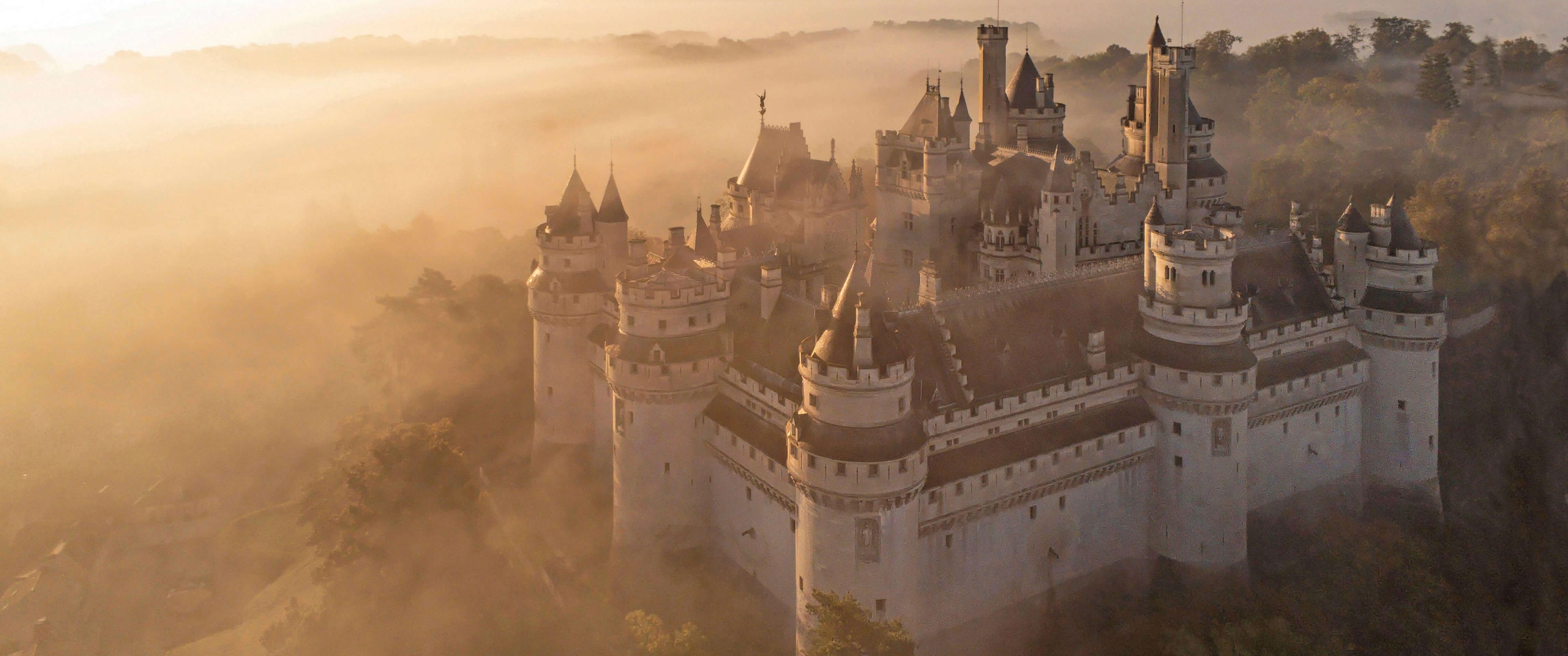 日出时分的古老城堡 by Microsoft | Wallpapers | WallpaperHub