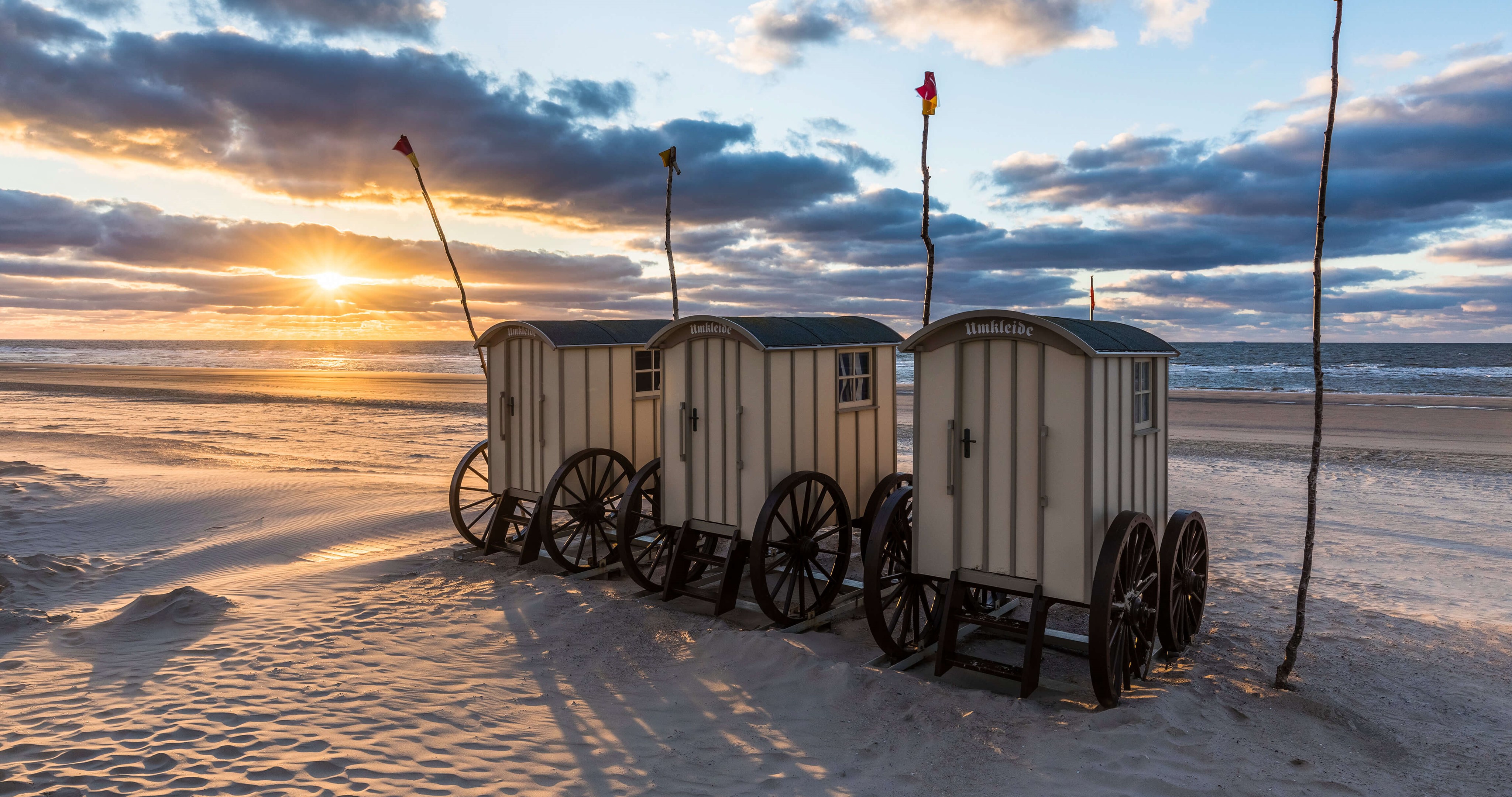 Romantik am Strand by Microsoft | Wallpapers | WallpaperHub