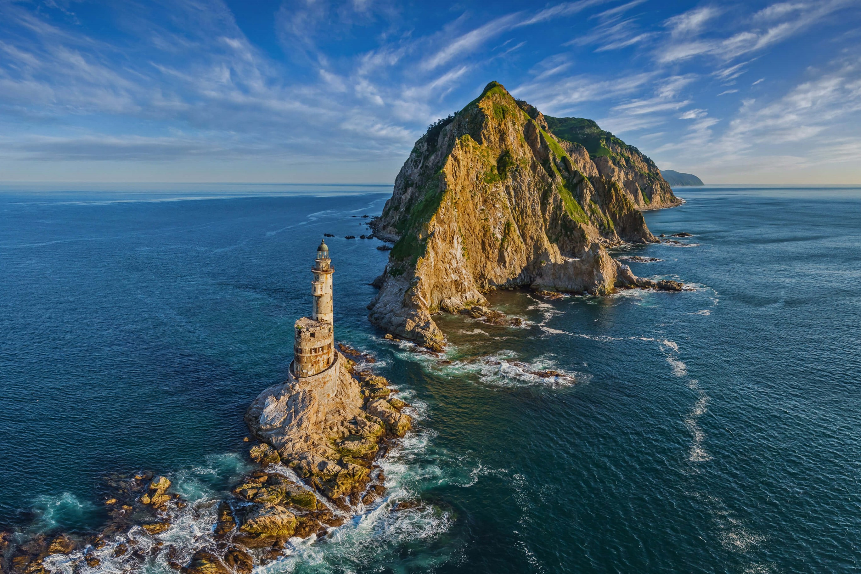 A light at the edge of the world by Microsoft | Wallpapers | WallpaperHub