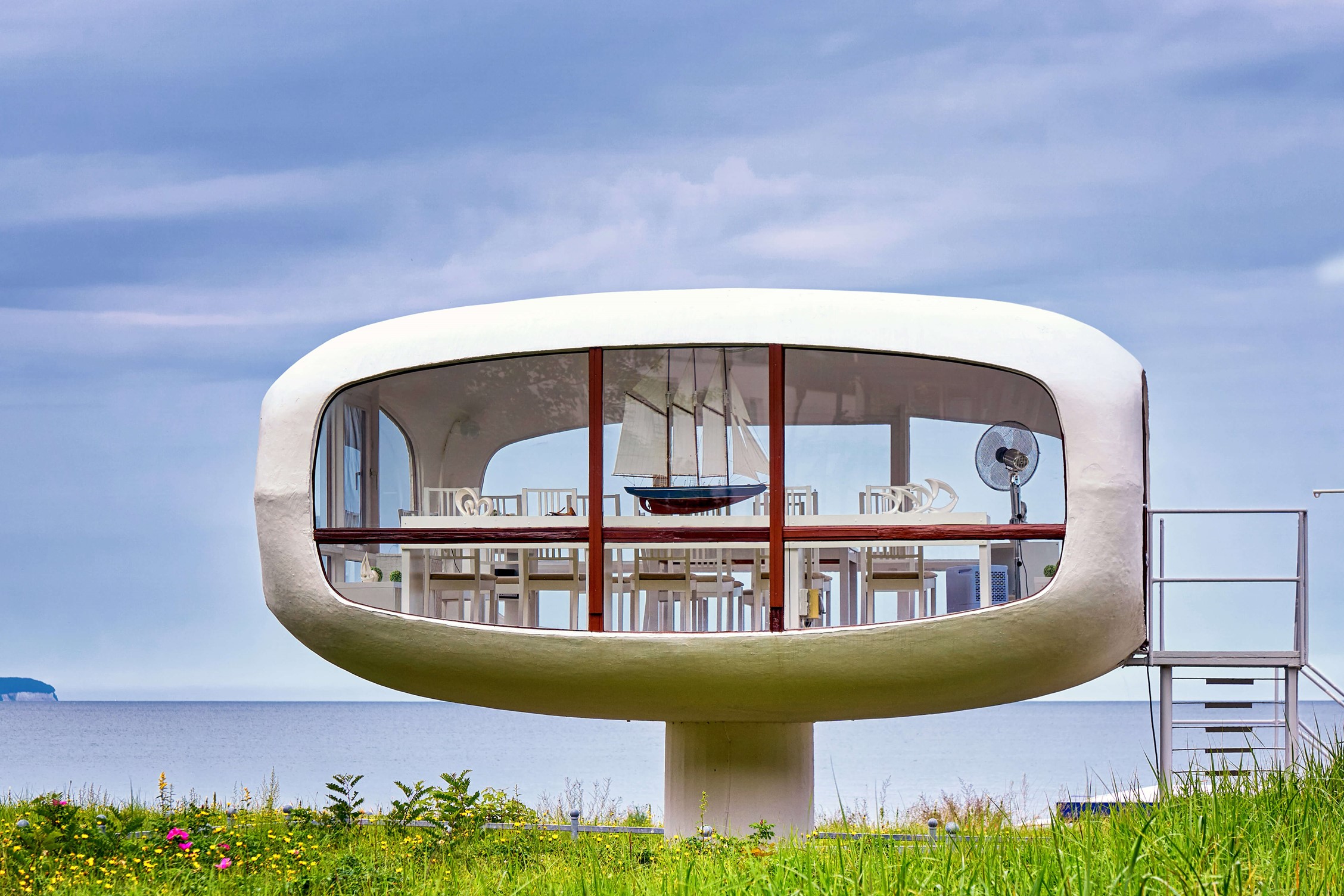 Space-age style by the sea by Microsoft | Wallpapers | WallpaperHub