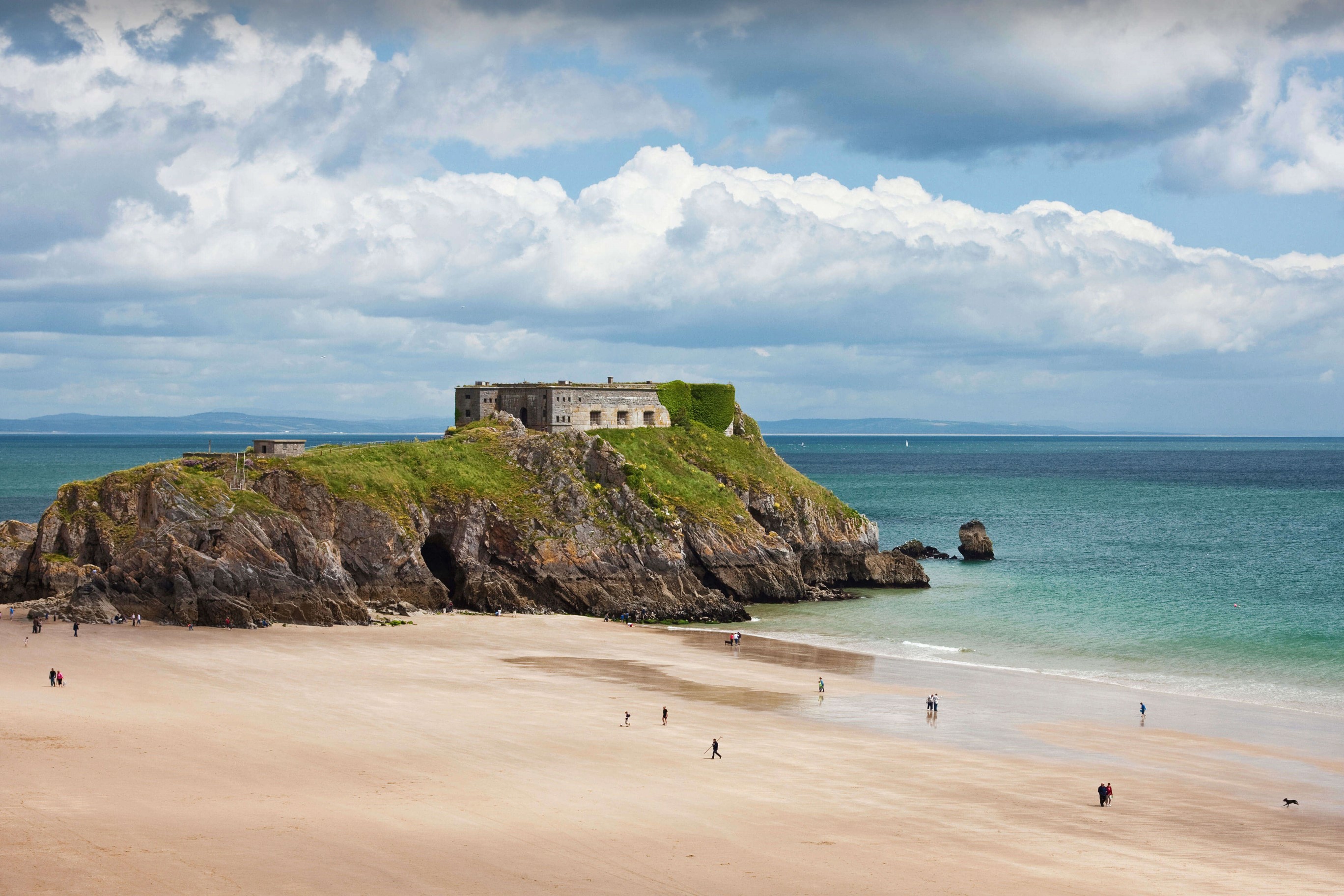The beach fort of Tenby by Microsoft | Wallpapers | WallpaperHub