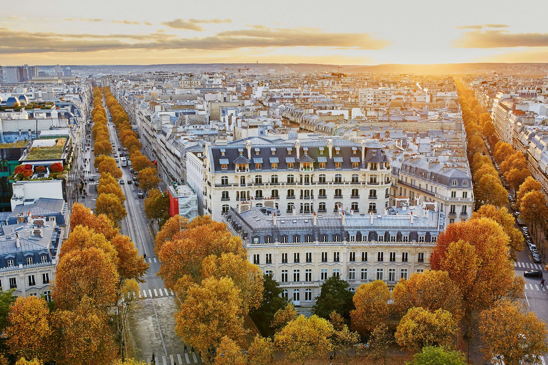Paris à la lueur de l’automne by Microsoft | Wallpapers | WallpaperHub