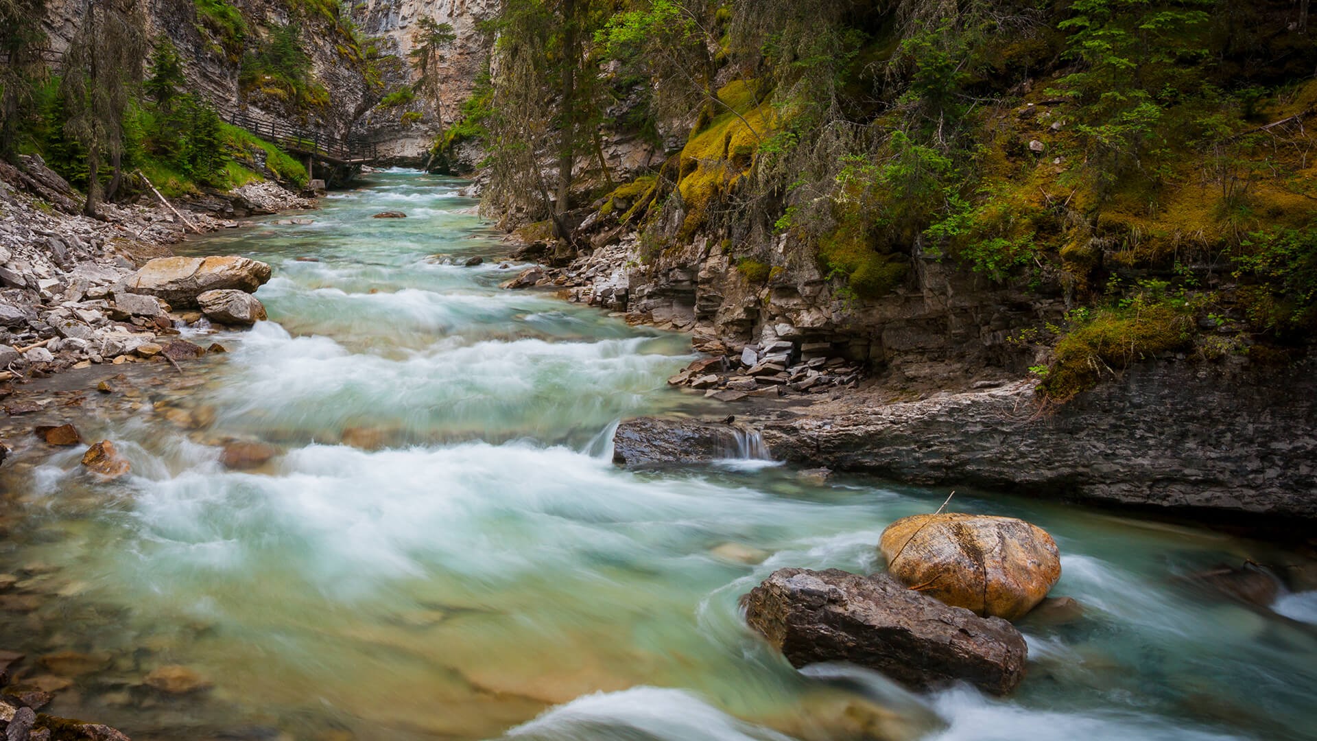 A gem in the Rockies by Microsoft | Wallpapers | WallpaperHub