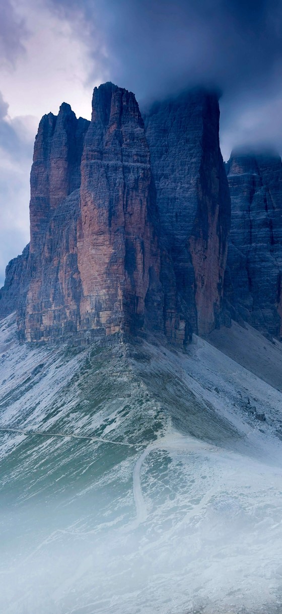 A towering view of the 'Pale Mountains' by Microsoft | Wallpapers ...