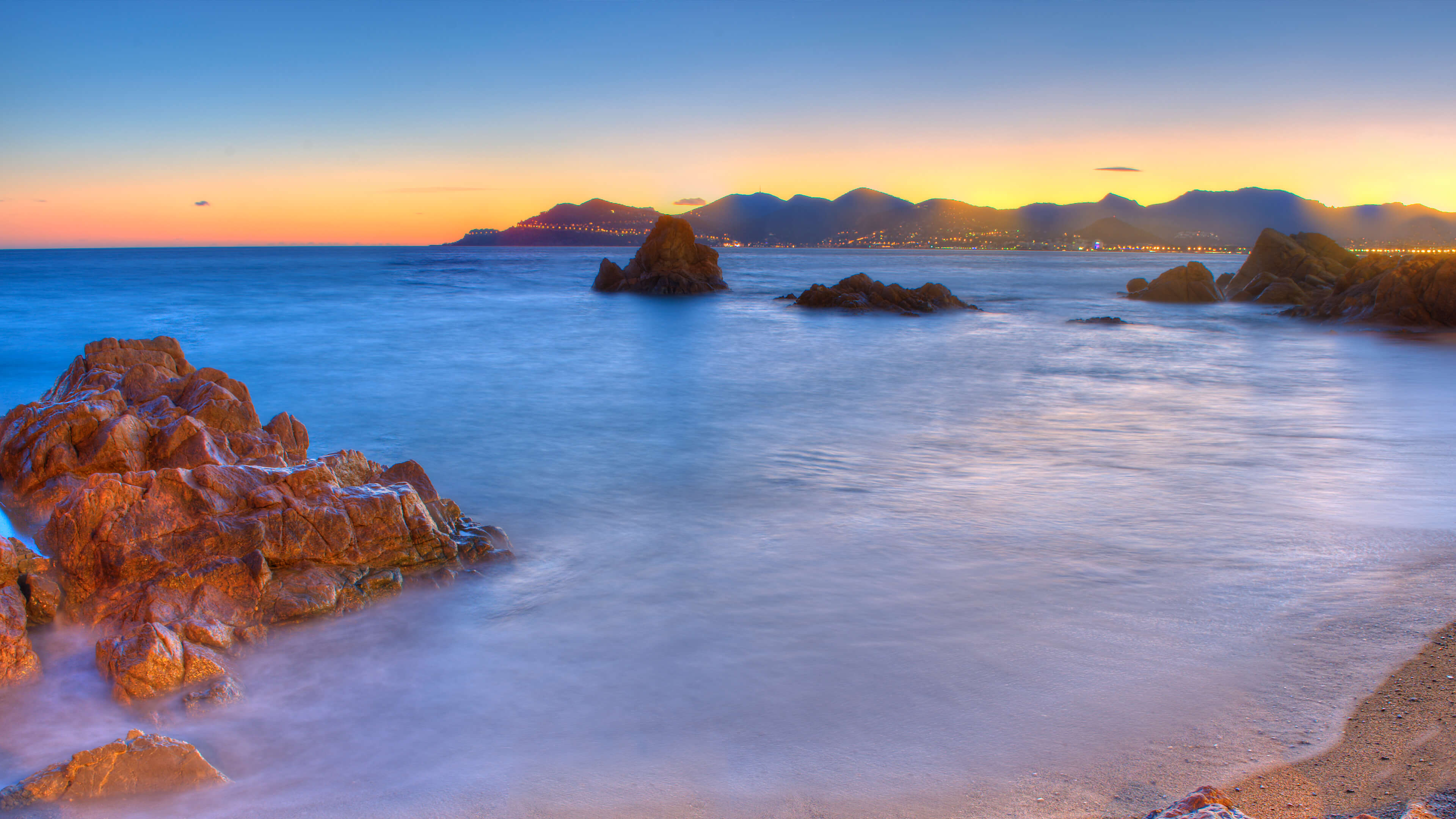 Silence… Clap ! Cannes entre en scène by Microsoft | Wallpapers ...