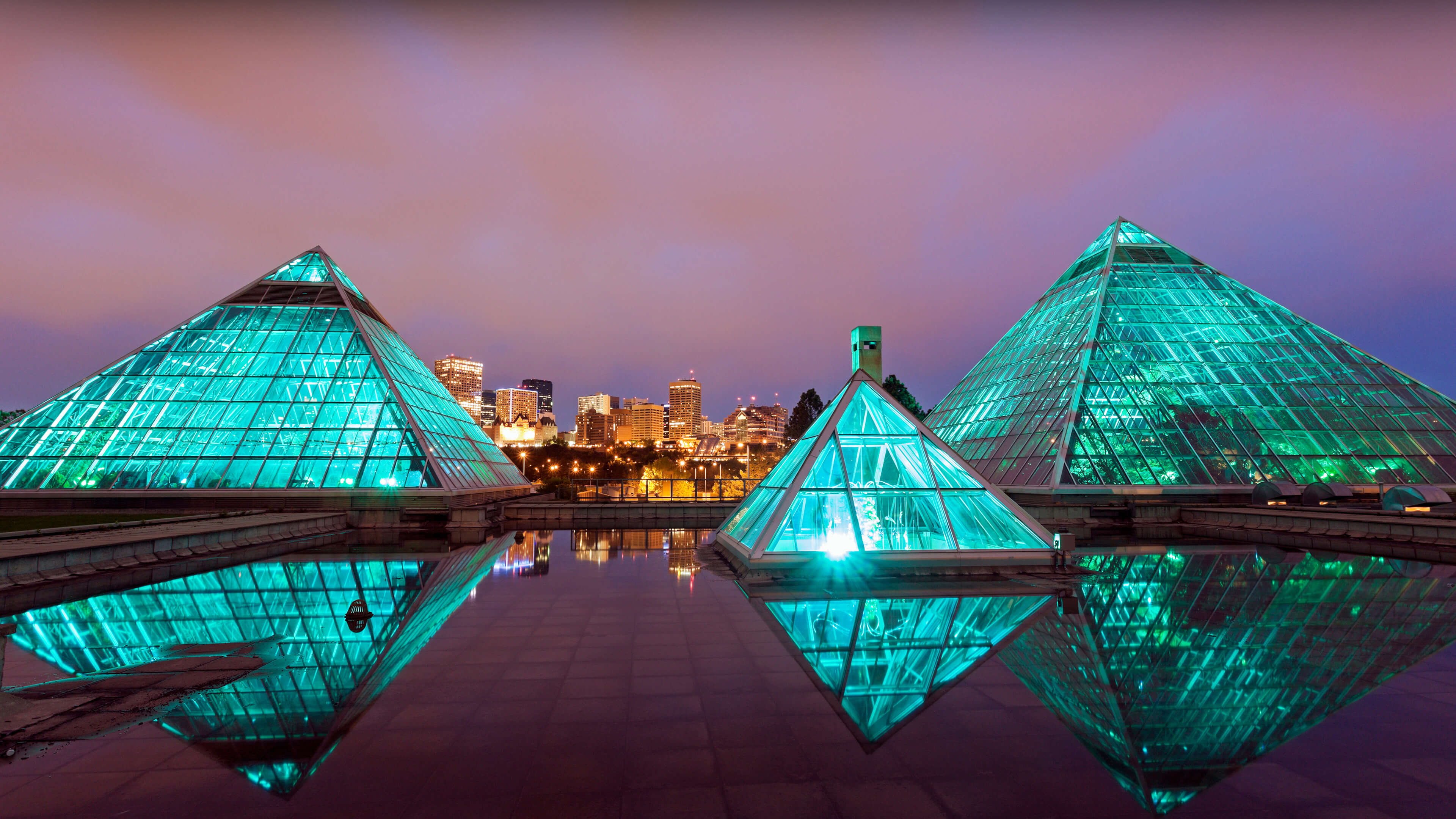 Mesmerising glass pyramids by Microsoft | Wallpapers | WallpaperHub